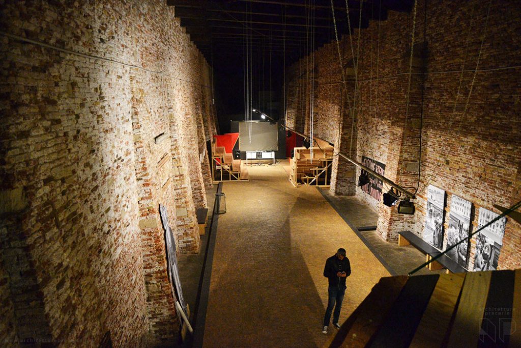 Spatial Device • Public Space • Precarious Architecture